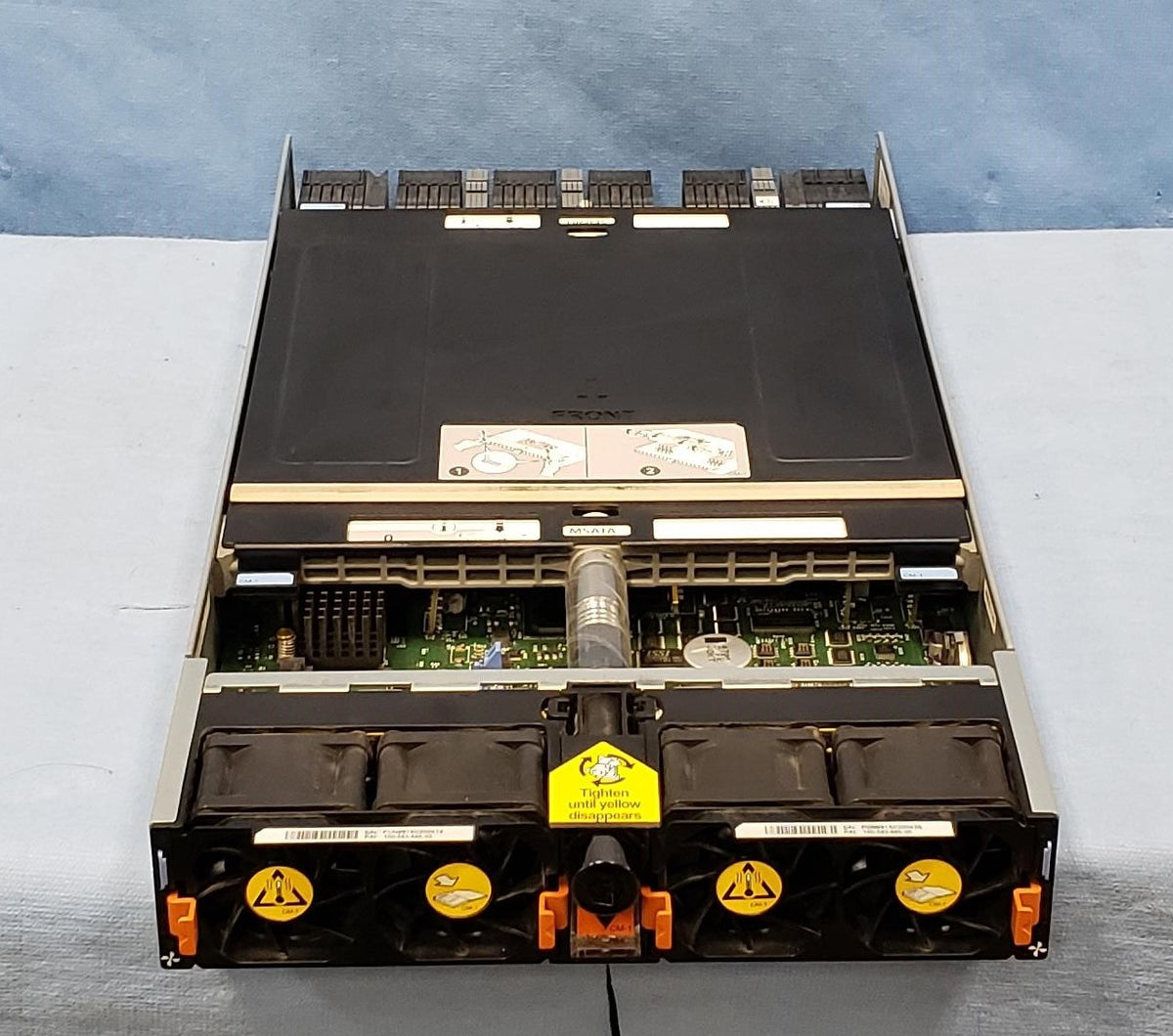 EMC VNX5200/5400 Service Processor 1.8GHz, 16GB RAM 303-201-006D-05 — ESX Technology Solutions